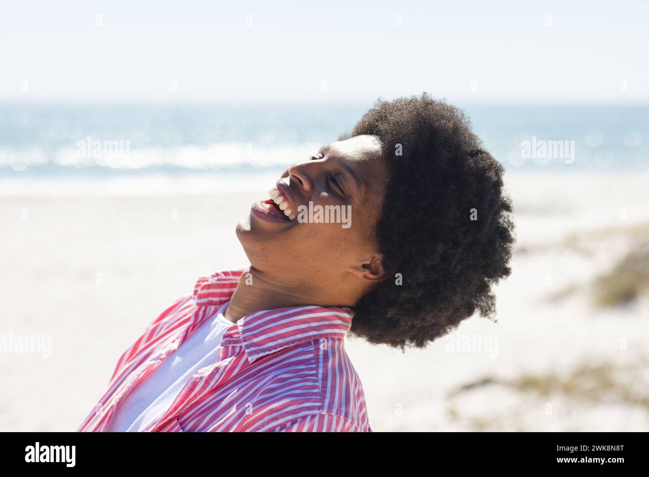 Camera posture african american hi-res stock photography and images - Alamy