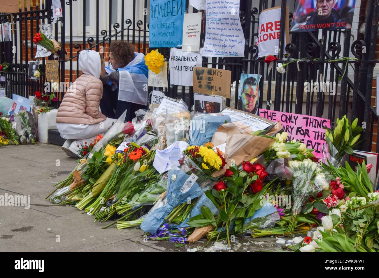 London, UK. 19th February 2024. Supporters of Alexei Navalny continue ...