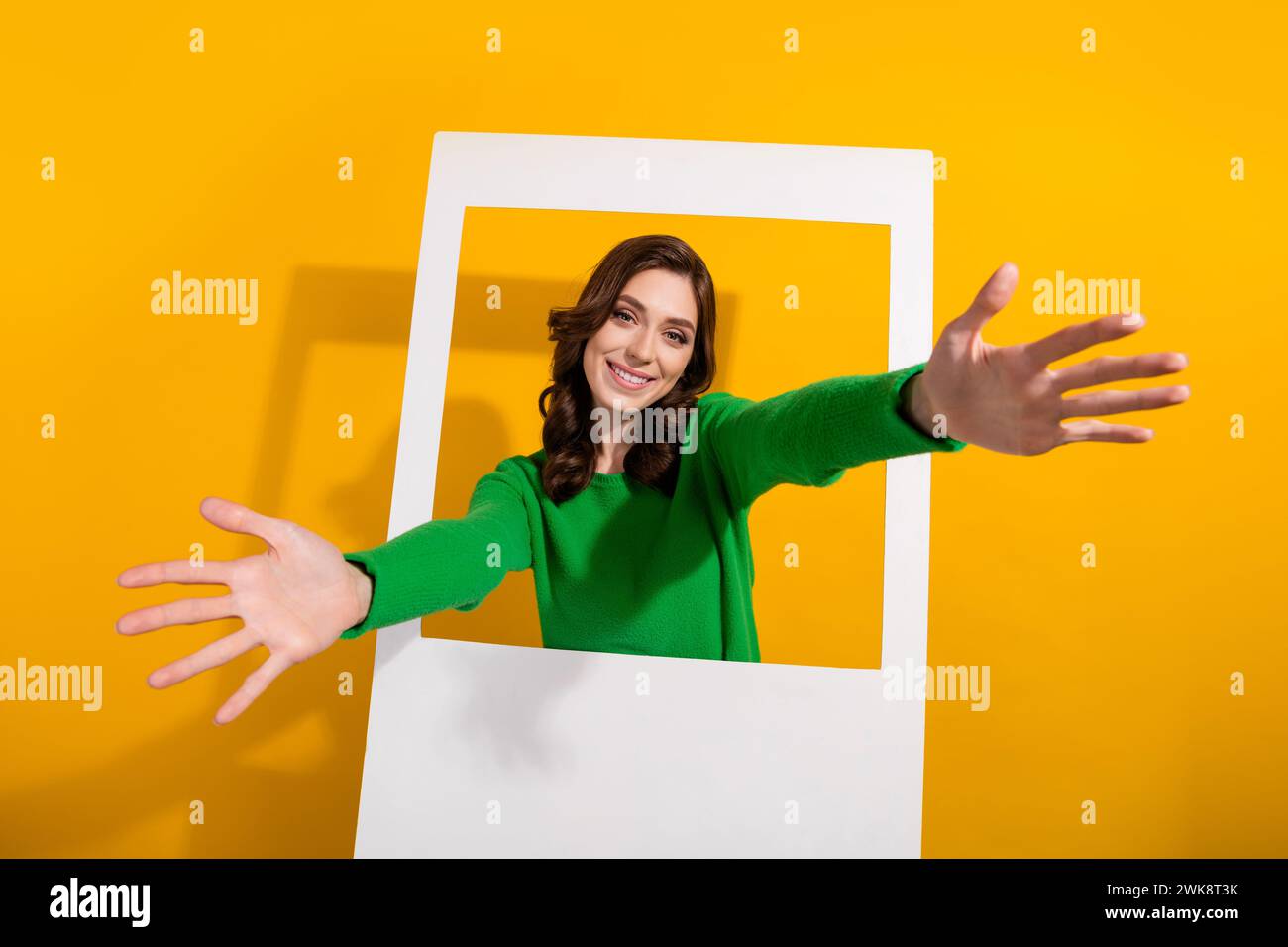 Photo of girl greetings you birthday party occasion inside paper ...