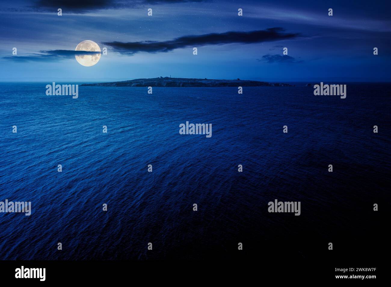Night scene over black sea hi-res stock photography and images - Alamy