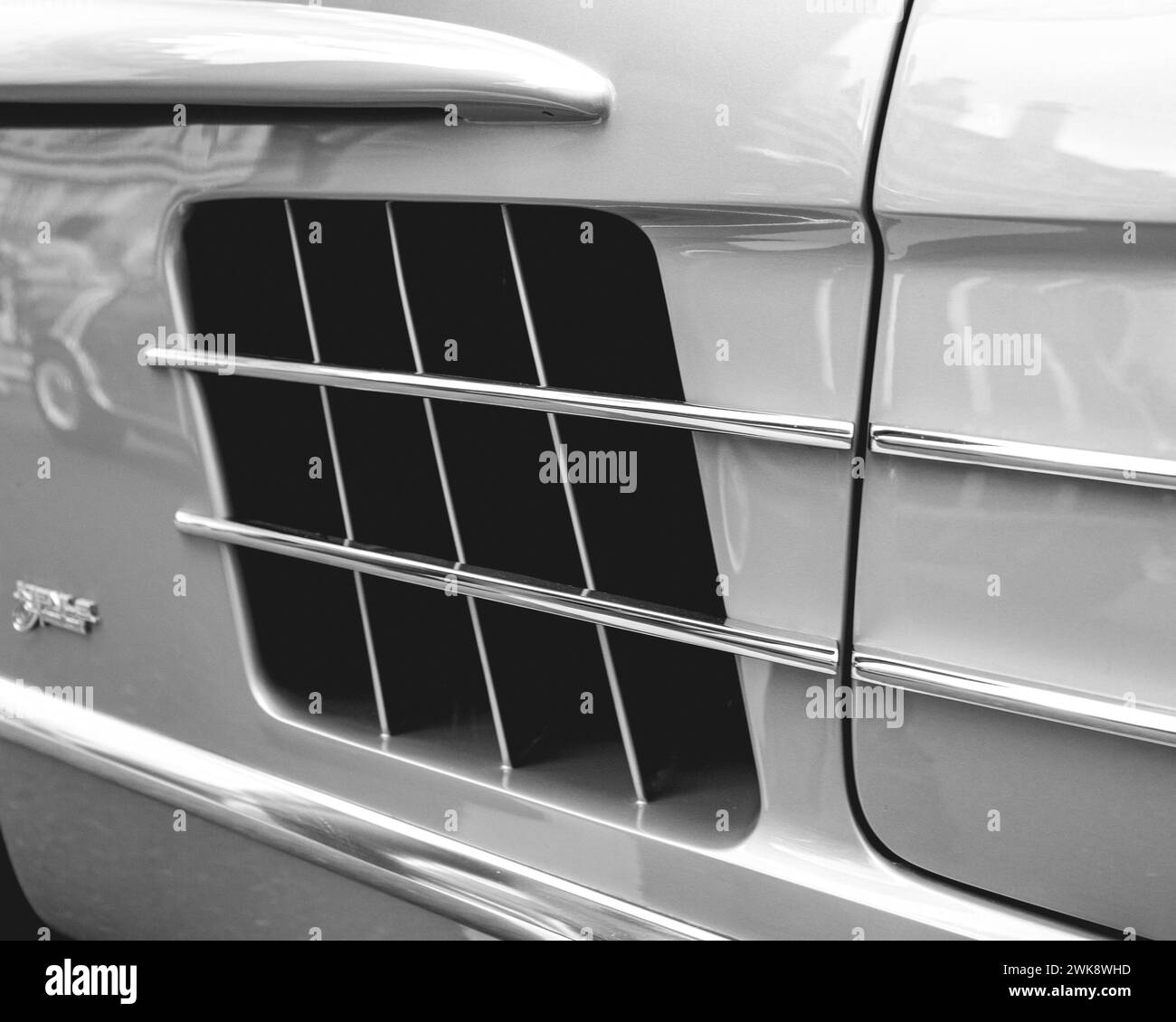 Air intake grill of a Mercedes Benz Classic car Stock Photo - Alamy
