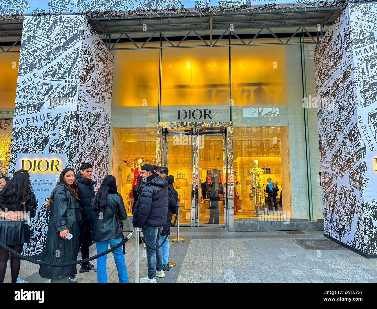 Paris, France, Medium Crowd of People on Street Scenes, Avenue Champs ...
