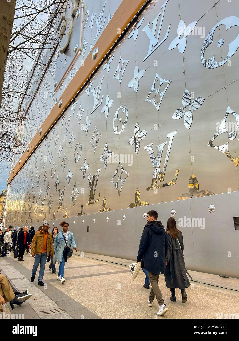 Lvmh louis vuitton front store paris hi-res stock photography and ...