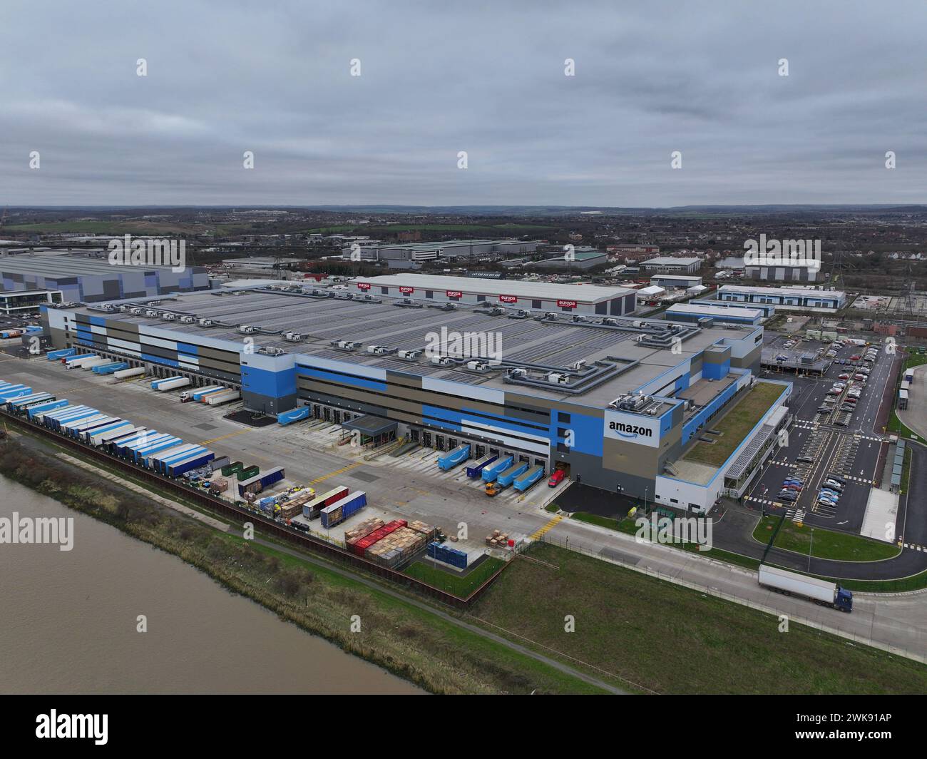 Amazon distribution centre hi-res stock photography and images - Alamy