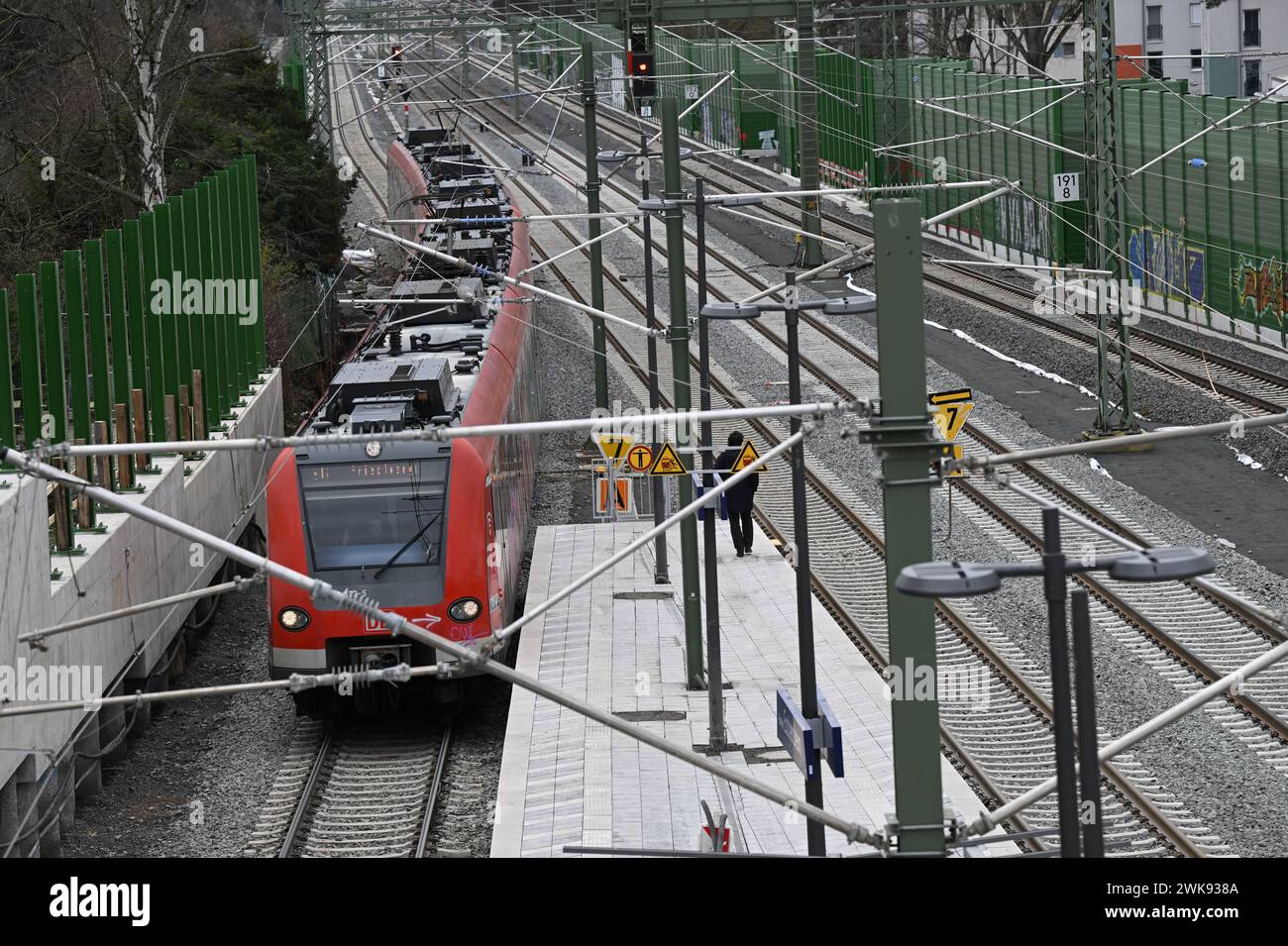 19 February 2024, Hesse, Frankfurt/Main: An S-Bahn train on Deutsche ...
