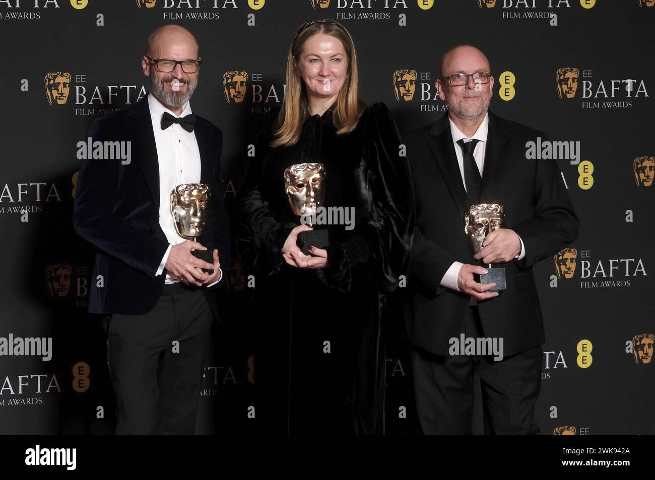 Josh Weston, Nadia Stacey und Mark Coulier mit dem Preis für das beste ...