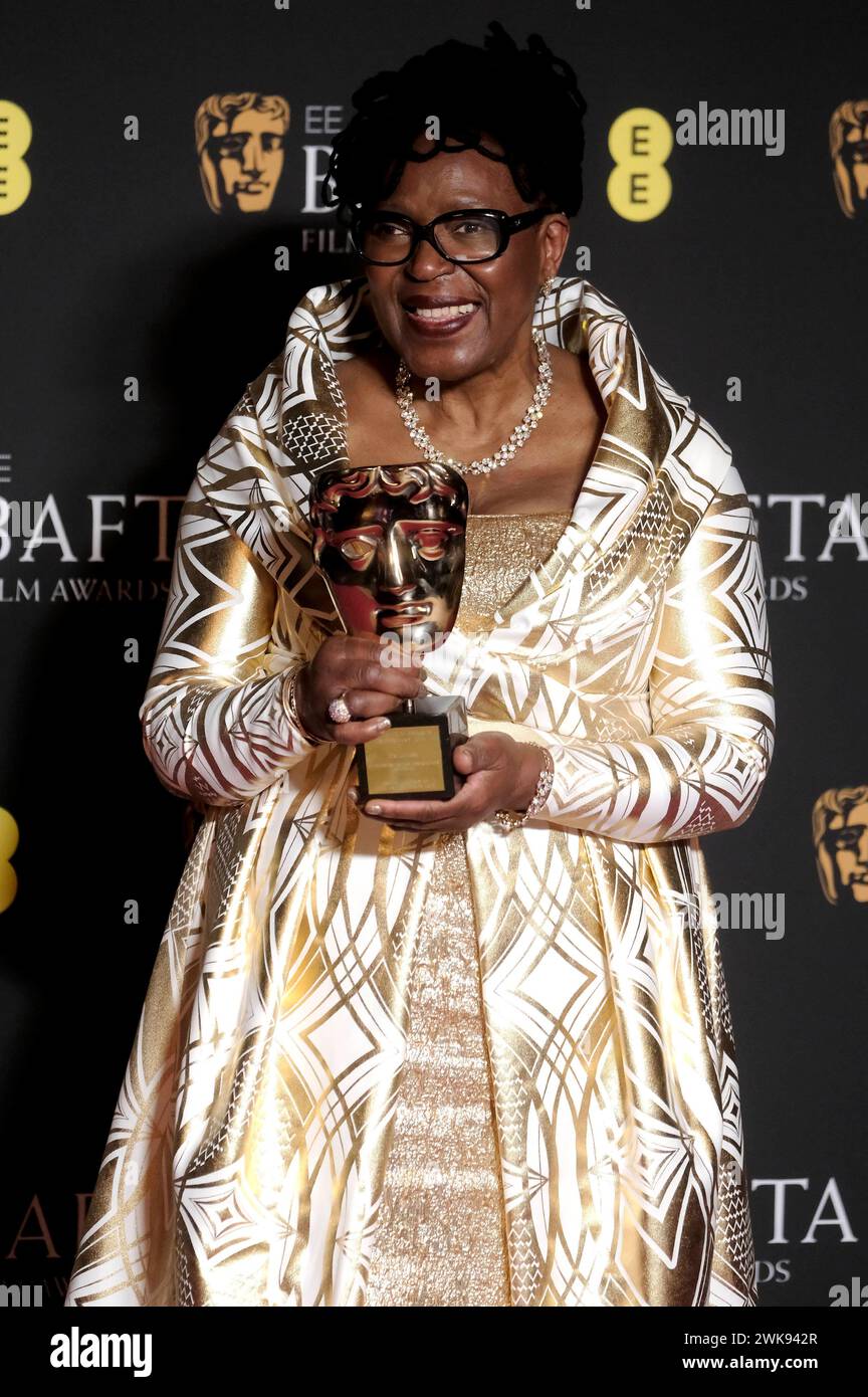 June Givanni mit dem Preis für einen herausragenden Beitrag zum ...