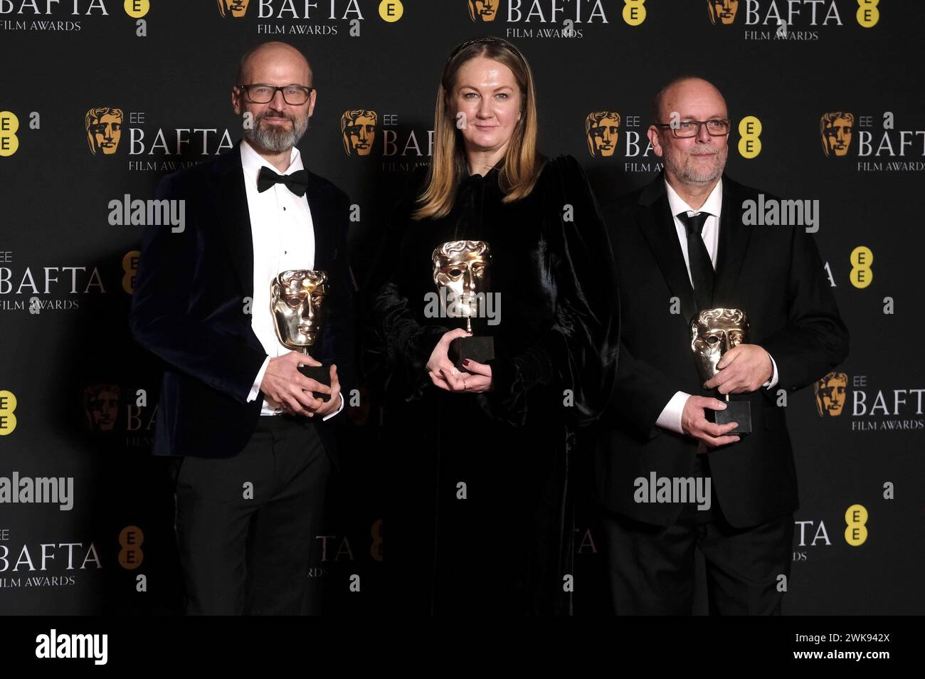 Josh Weston, Nadia Stacey und Mark Coulier mit dem Preis für das beste ...