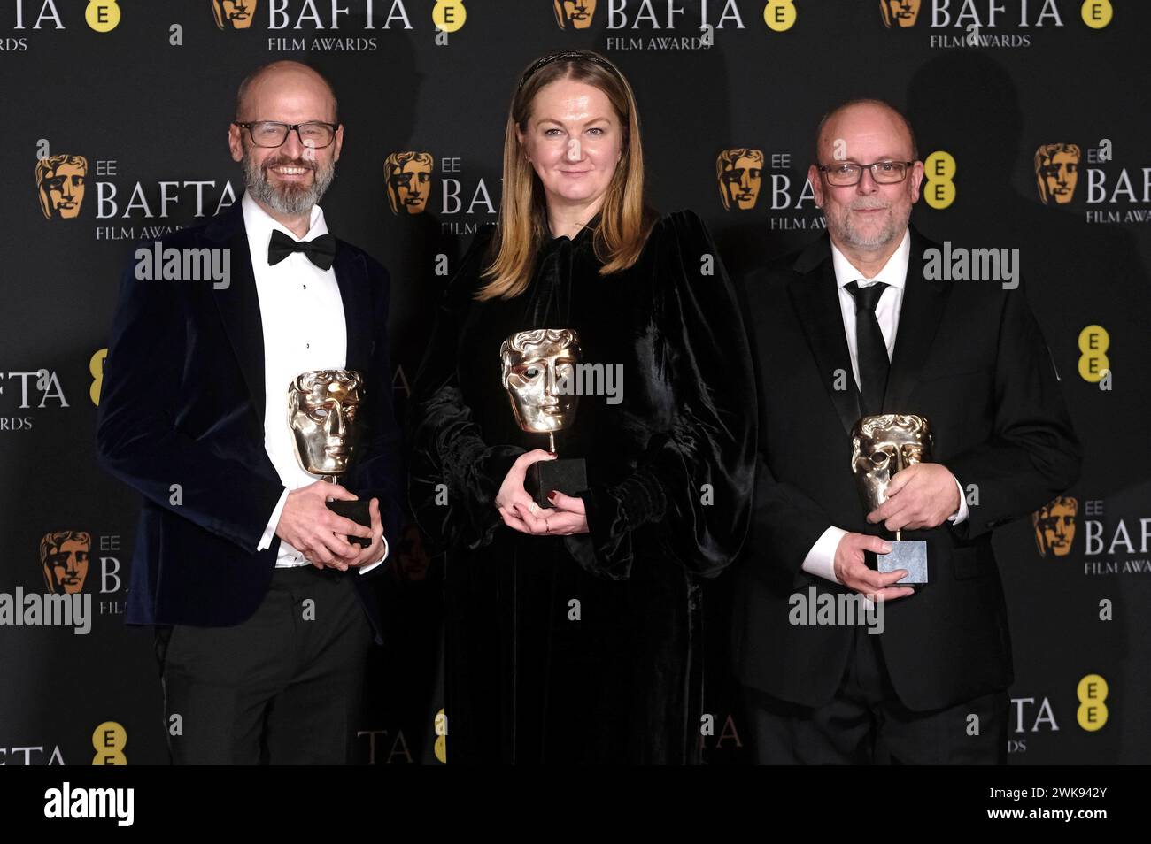 Josh Weston, Nadia Stacey und Mark Coulier mit dem Preis für das beste ...