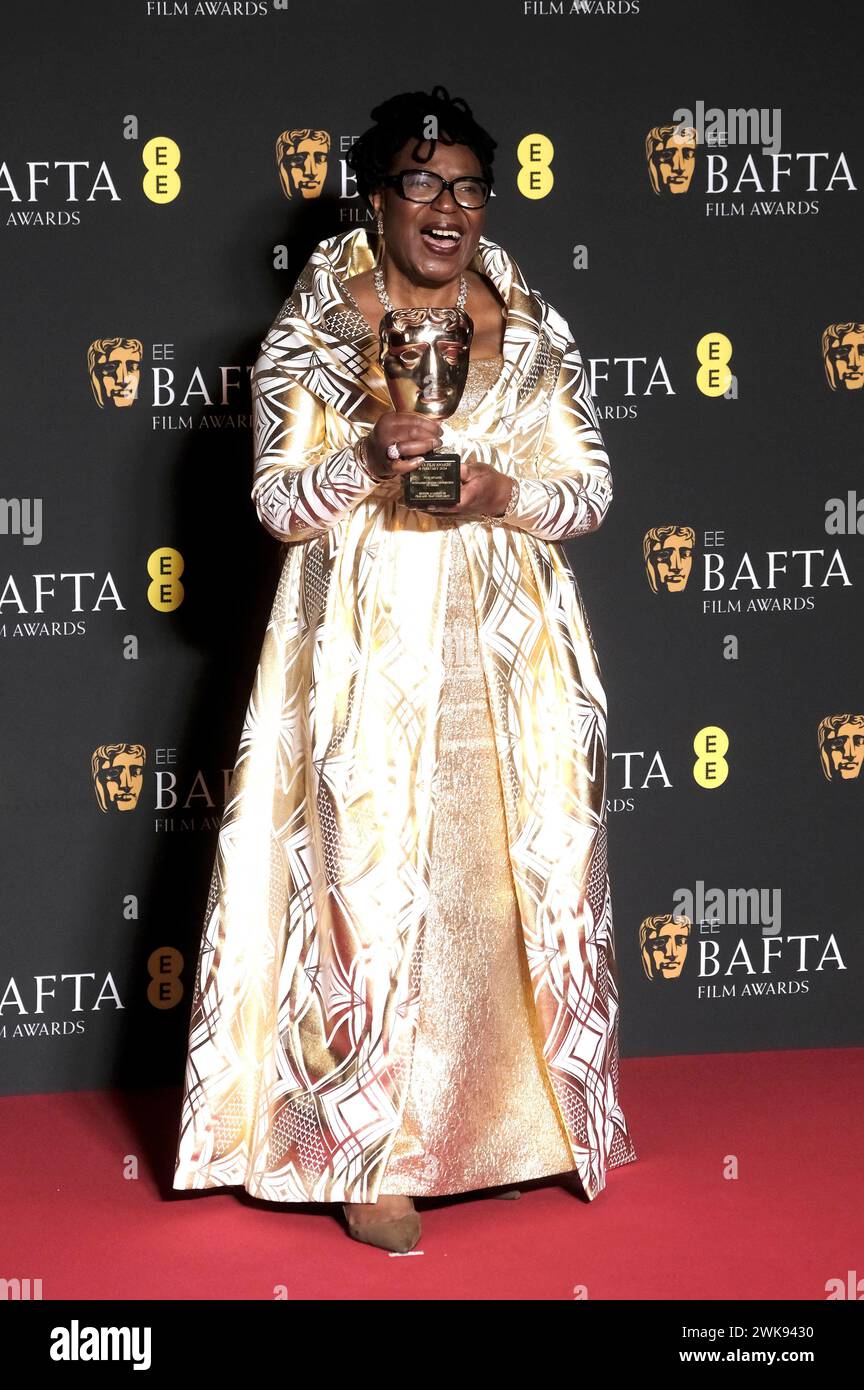 June Givanni mit dem Preis für einen herausragenden Beitrag zum ...