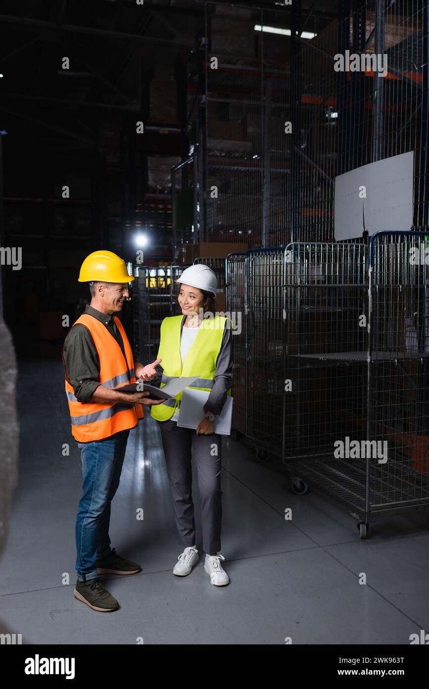 Well lit warehouse hi-res stock photography and images - Alamy