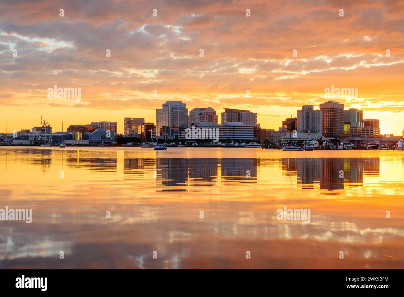 Downtown norfolk skyline hi-res stock photography and images - Alamy