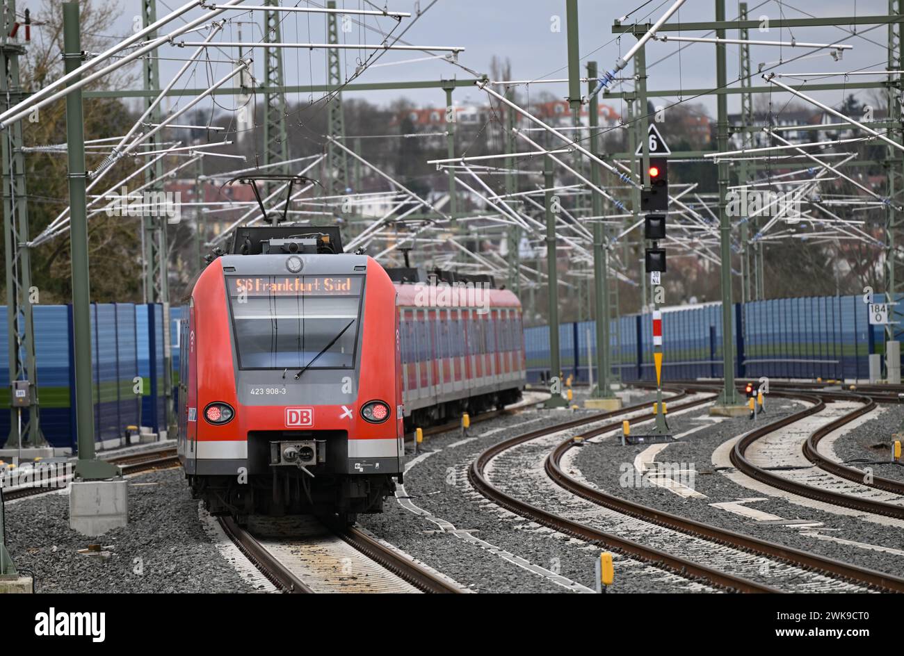 Bad Vilbel, Germany. 19th Feb, 2024. An S-Bahn on the S6 line leaves ...
