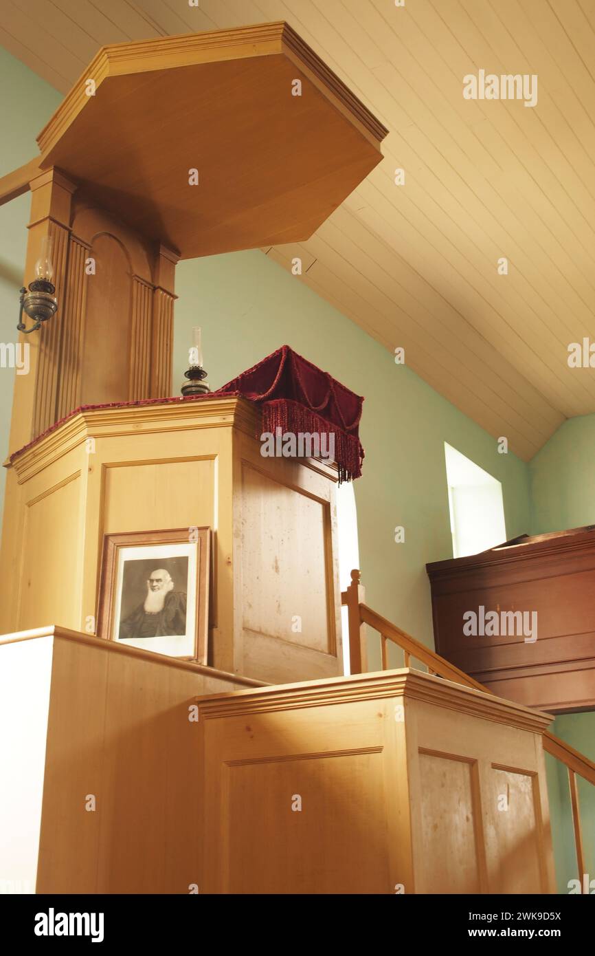 Rev thomas clouston hi-res stock photography and images - Alamy