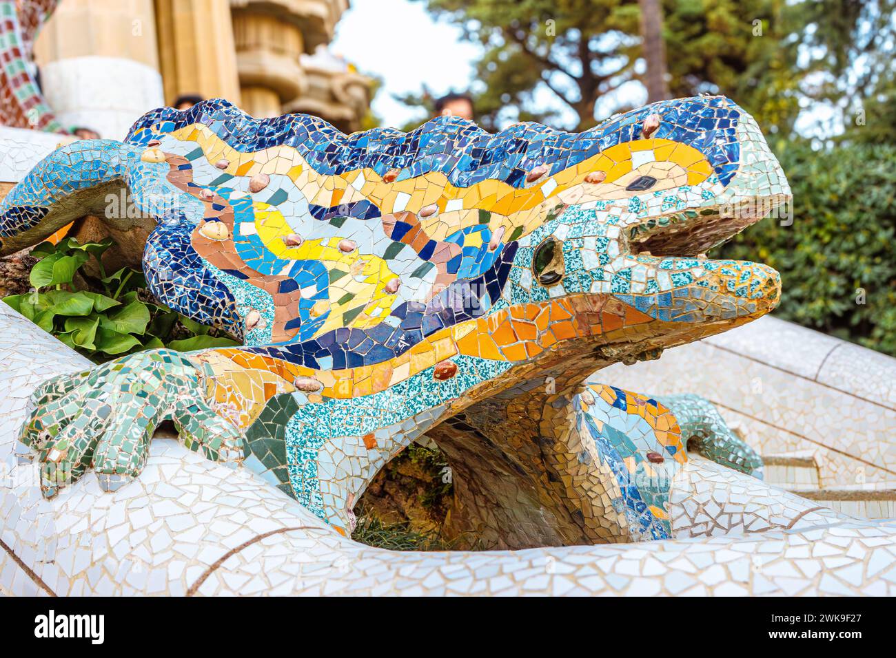 Barcelona, Gaudi Park Guell mosaic. Lizard statue Stock Photo - Alamy