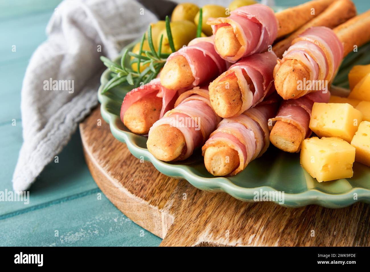 Prosciutto leg hi-res stock photography and images - Alamy