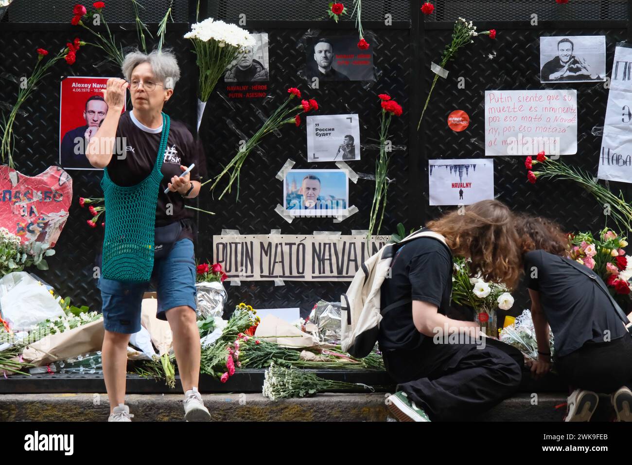 Death of navalny hi-res stock photography and images - Alamy