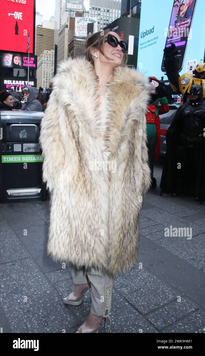 Jennifer Lopez at Times Square to check out her billboard ad for the ...