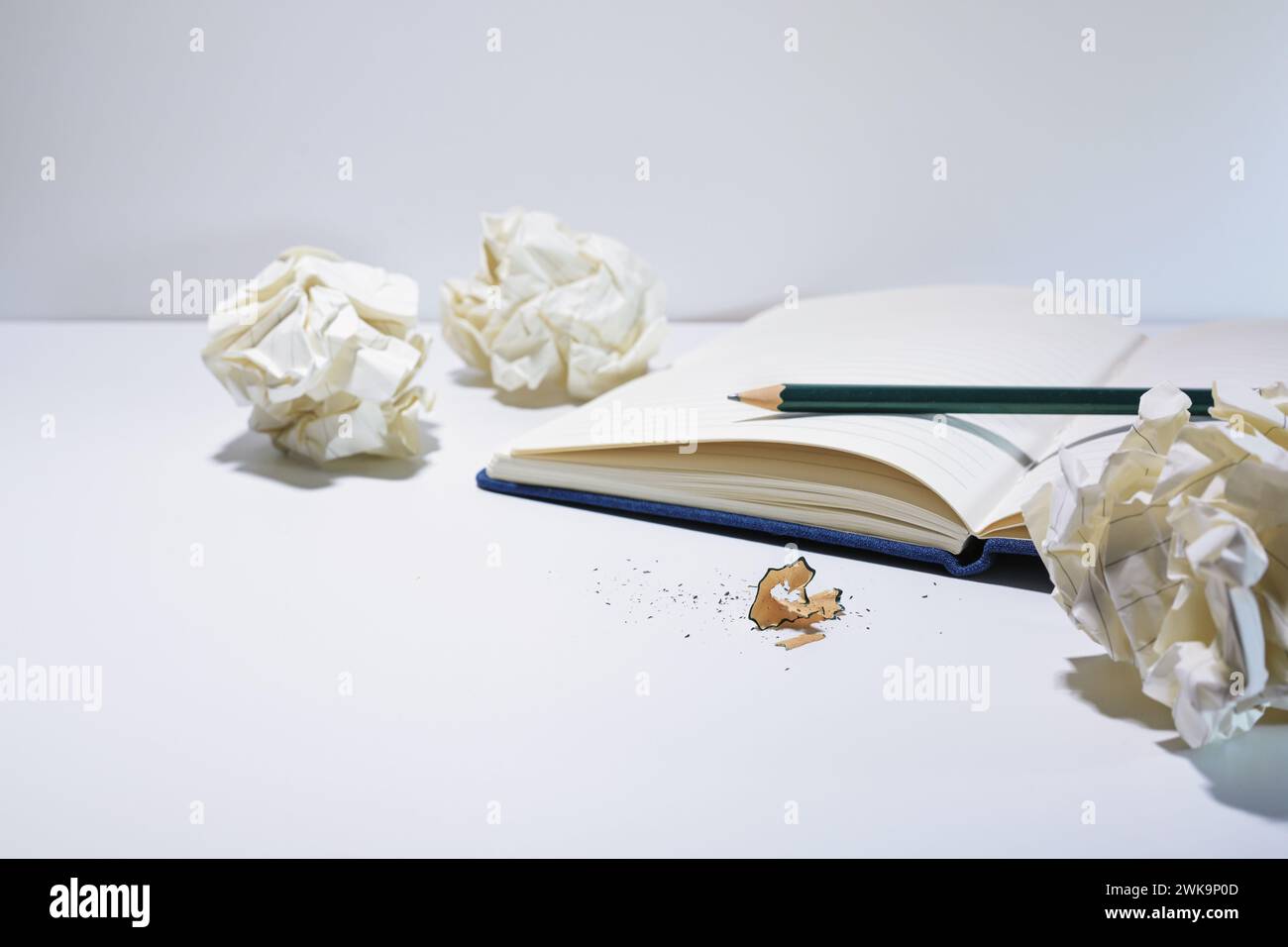 Notebook and crumpled paper hi-res stock photography and images - Alamy