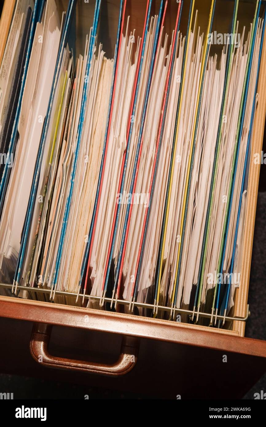 Wooden desk top paper files hi-res stock photography and images - Alamy