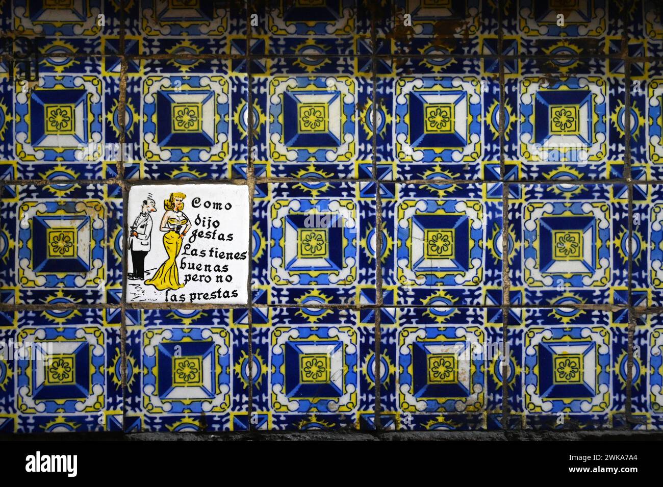 Bunte Fliesen in der Bar La Faena mit Stierkampf Museum im historischen ...