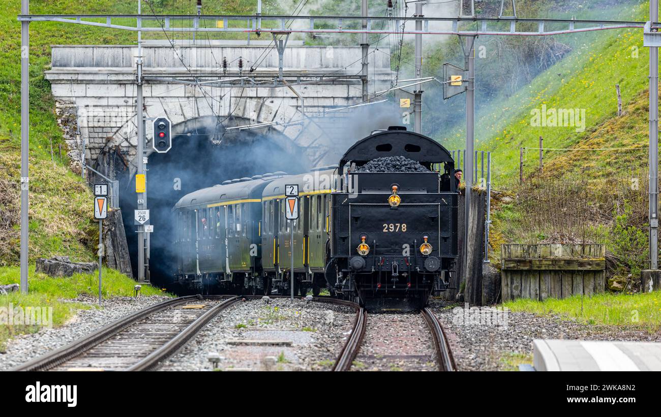Bahnhof in der landschaft hi-res stock photography and images - Alamy