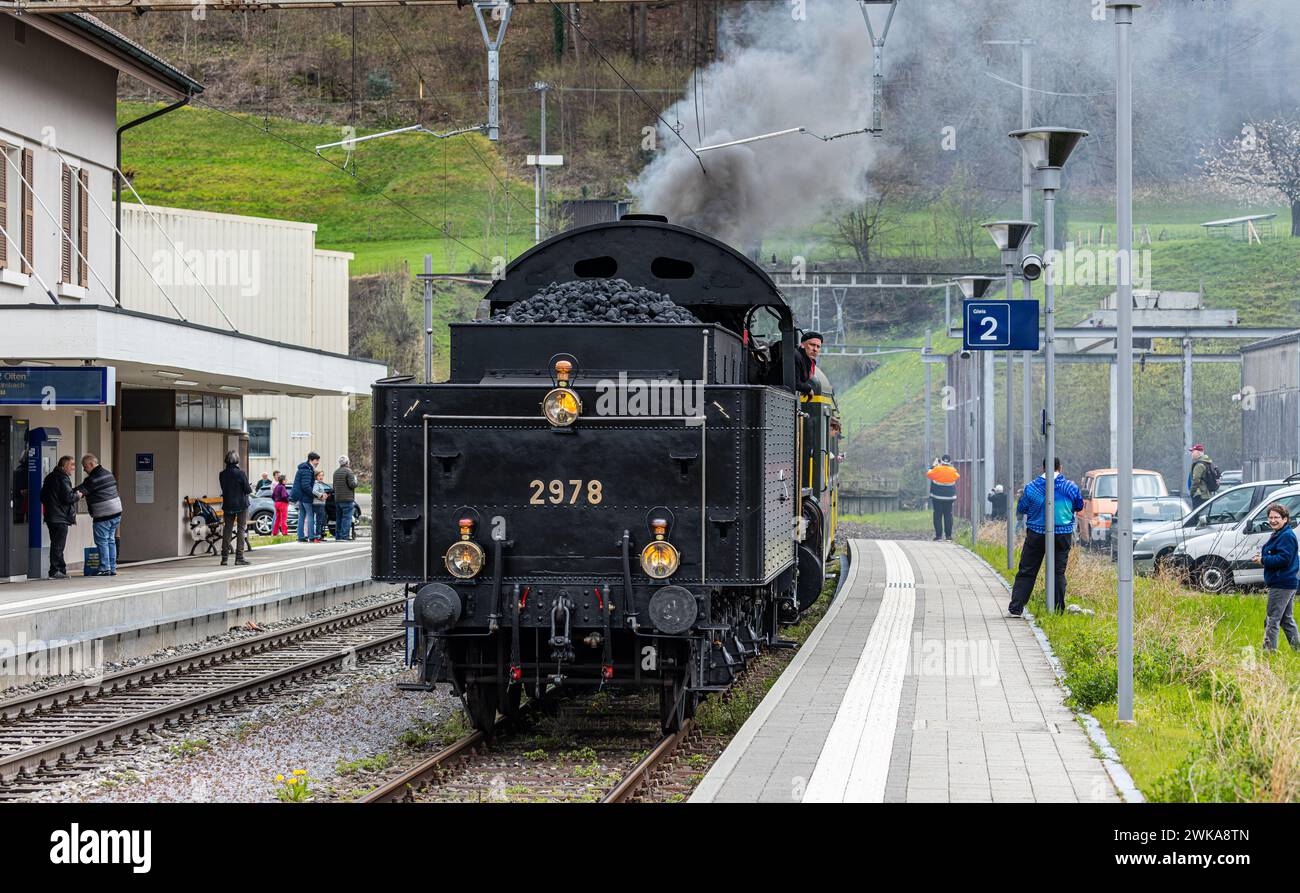 Bahnhof in der landschaft hi-res stock photography and images - Alamy