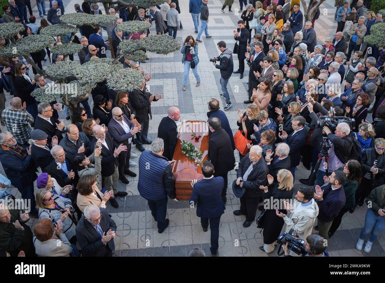 Several people carry the coffin during the funeral chapel of the writer ...