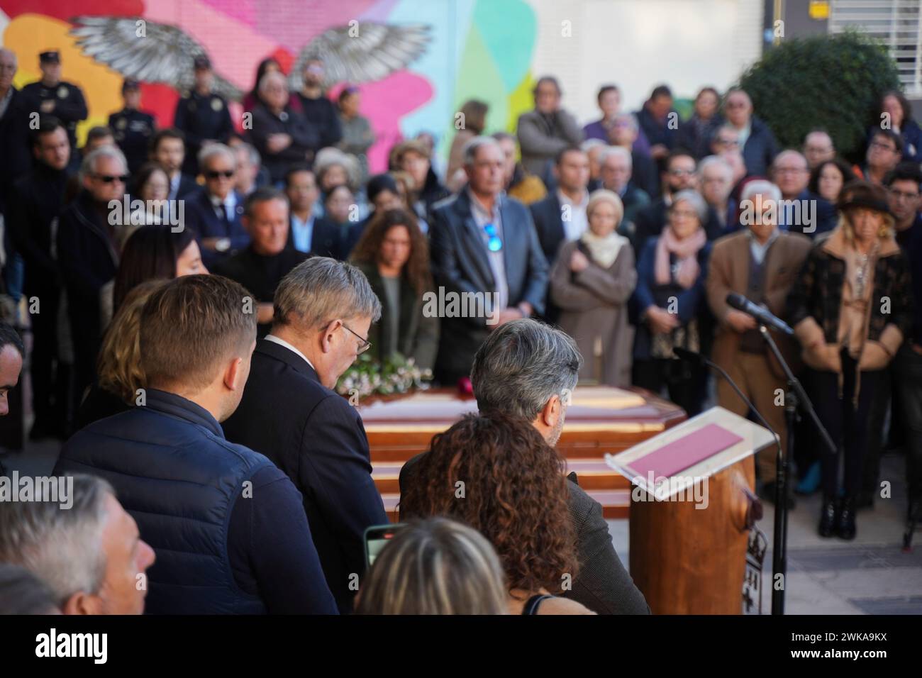 Several people during the funeral chapel of the writer and journalist ...