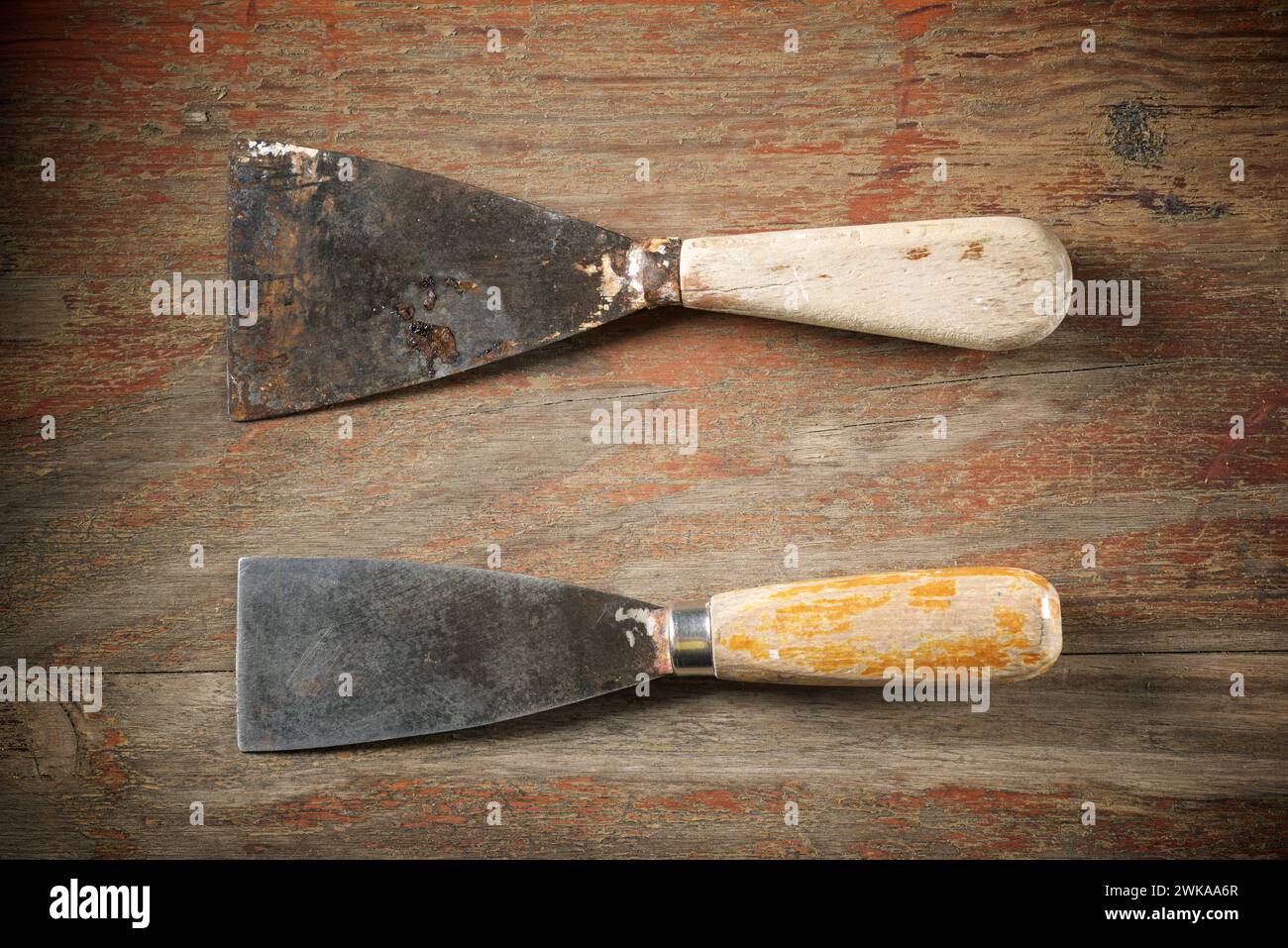 Two trowels hi-res stock photography and images - Alamy