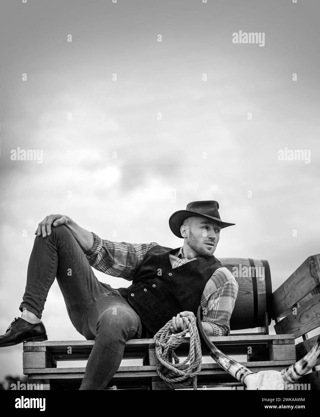 American man wearing cowboy hat Black and White Stock Photos & Images ...