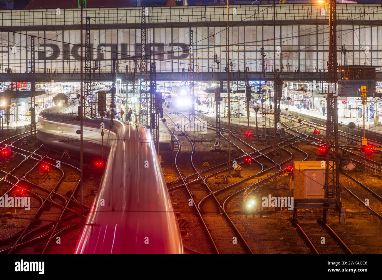 München, Munich: railway station München Hauptbahnhof (Munich Central ...