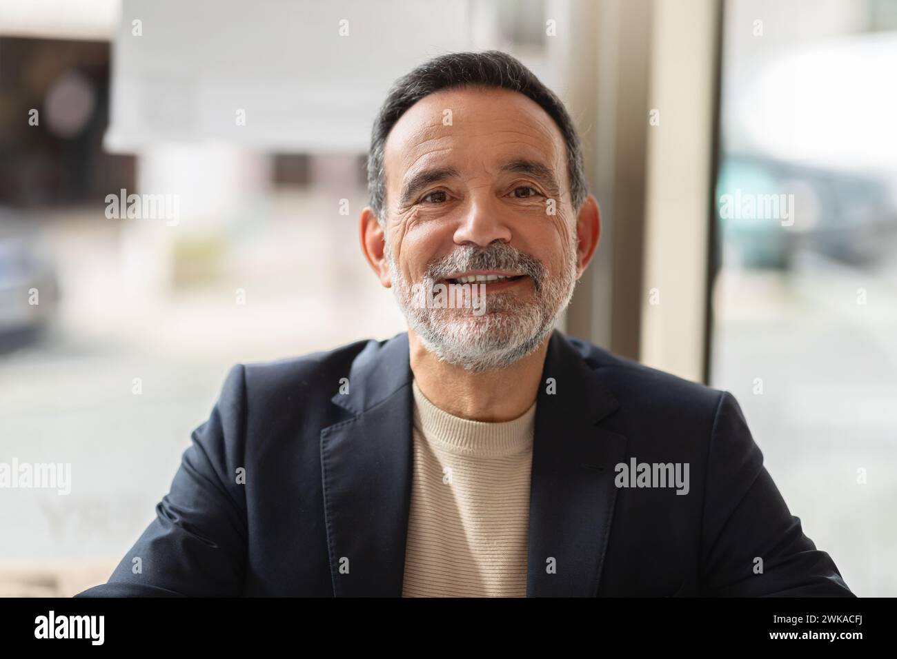 Senior man wearing business suit hi-res stock photography and images ...