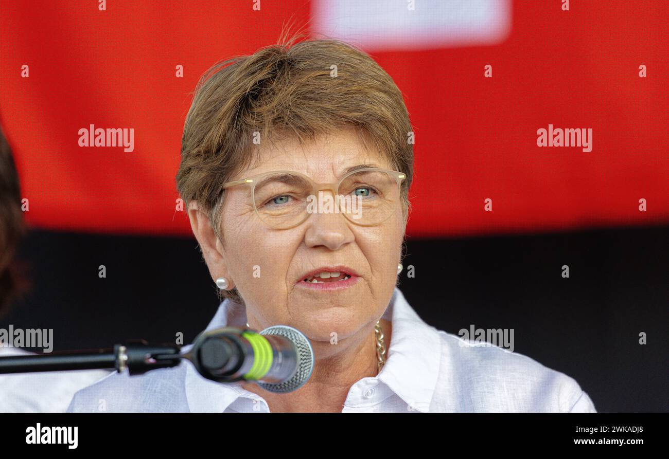 Bundesrätin Viola Amherd (Partei: Die Mitte) während ihrer Festrede an ...