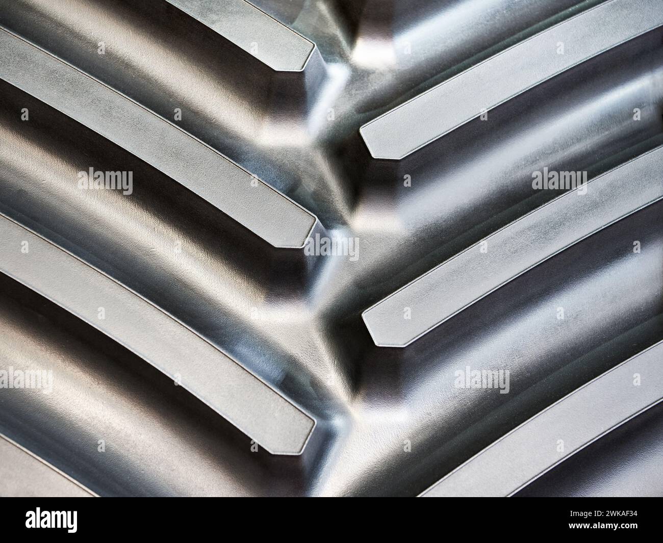 Continuous track hi-res stock photography and images - Alamy