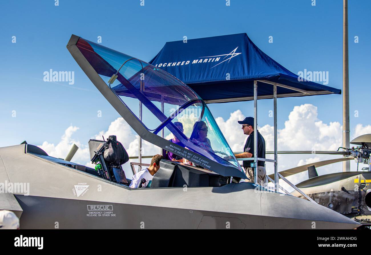 Einmal ins Cockpit eines F35 Lightning II Kampfjets zu setzen., der ...