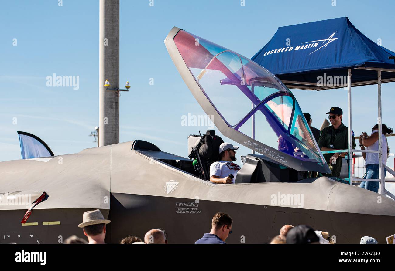 Einmal ins Cockpit eines F35 Lightning II Kampfjets zu setzen., der ...