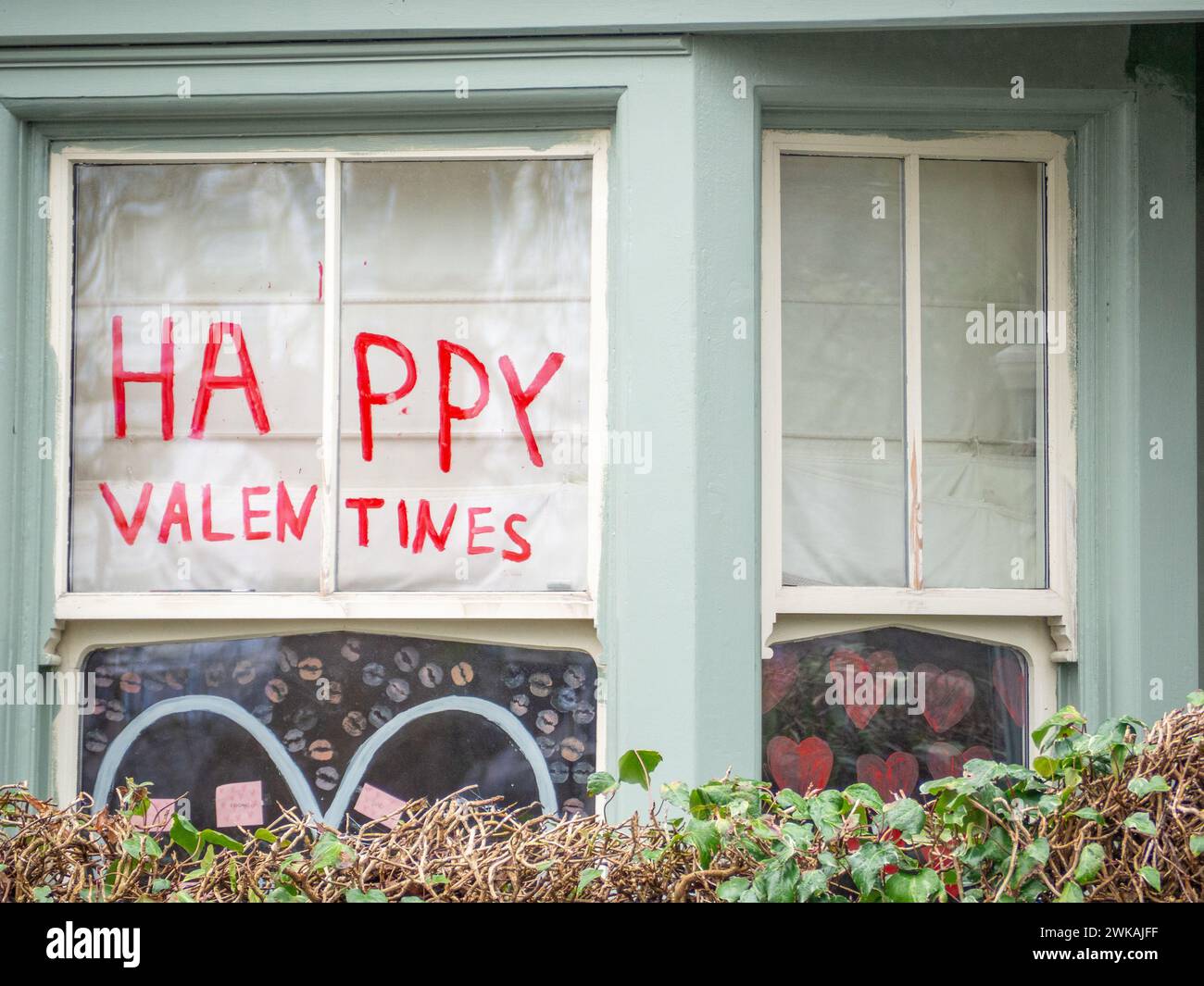 Hand painted window sign hi-res stock photography and images - Alamy