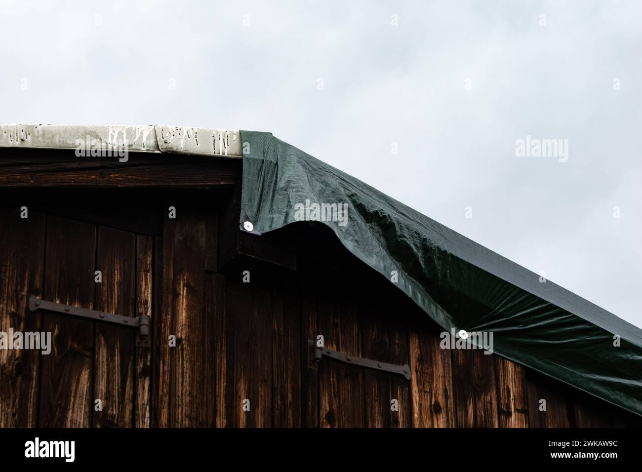 Keeping dry tarp hi-res stock photography and images - Alamy