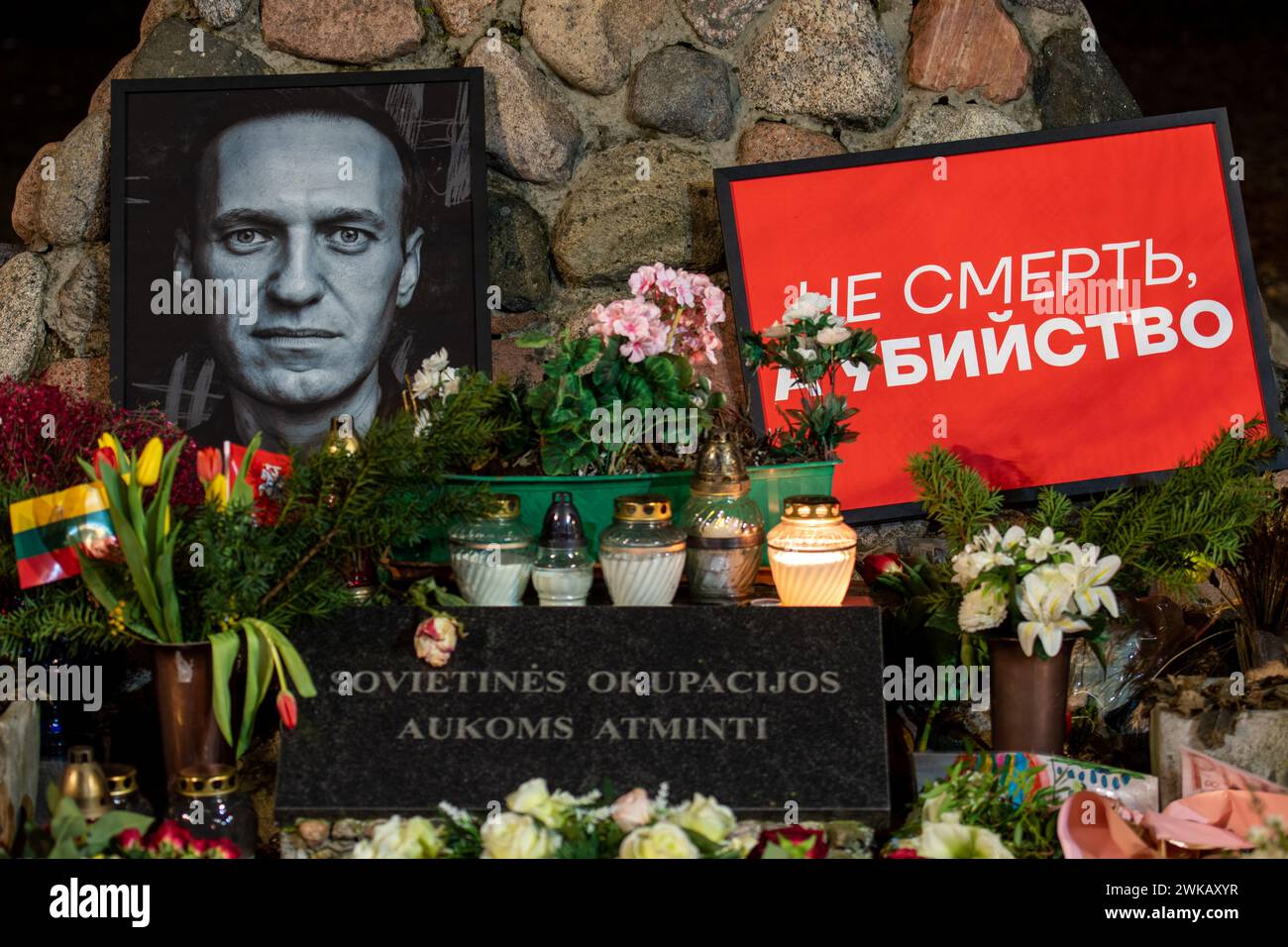 Flowers and candles laid at spontaneous memorial for Russian opposition ...