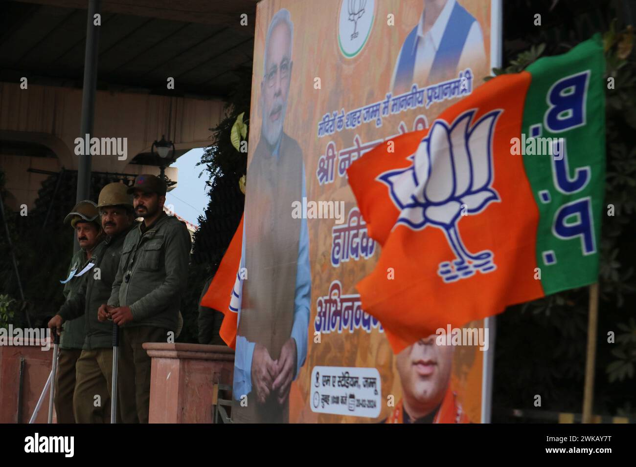 Jammu, India. 19th Feb, 2024. Indian Policemen stands guard outside ...
