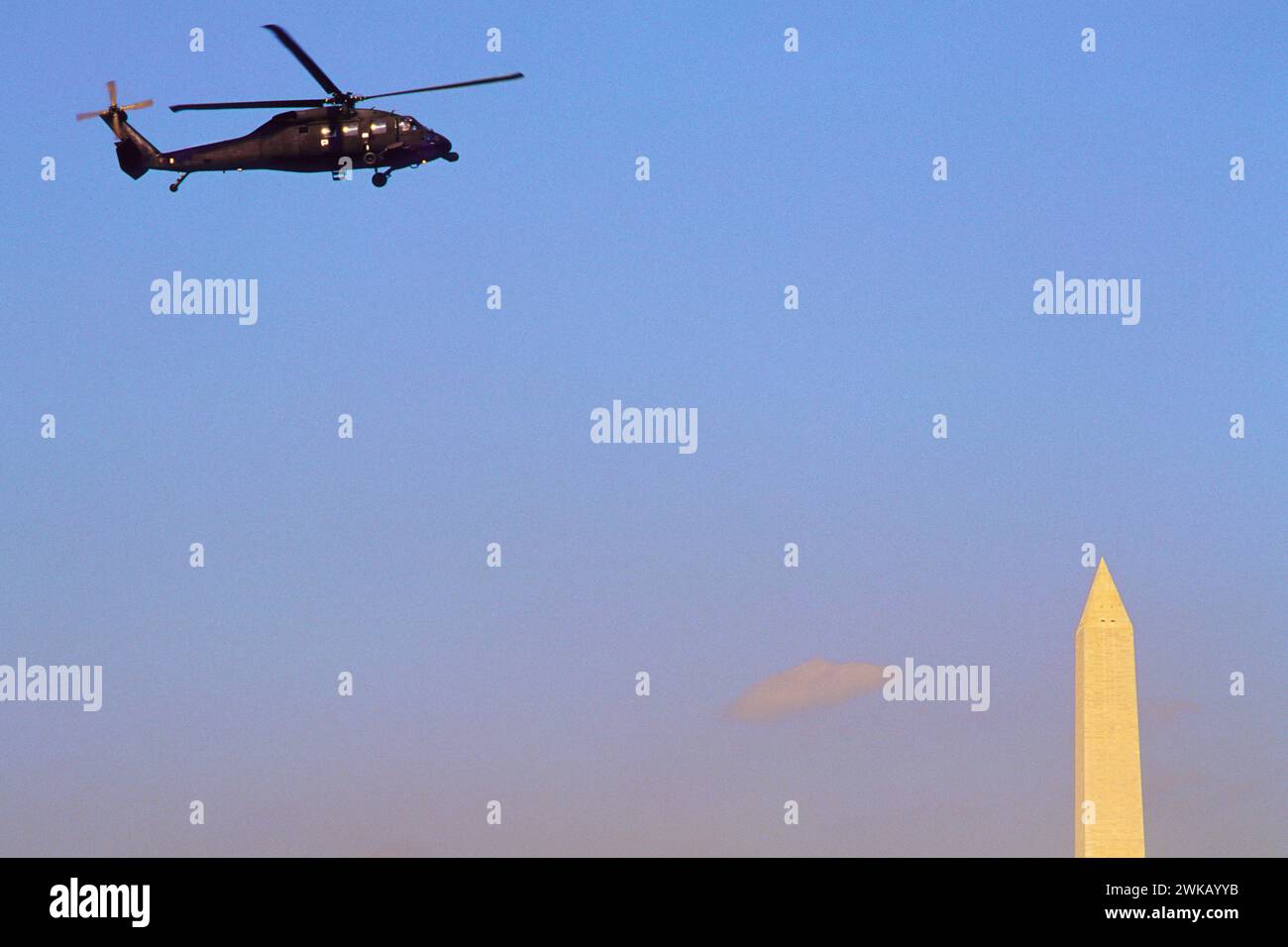 Helicopter washington monument hi-res stock photography and images - Alamy