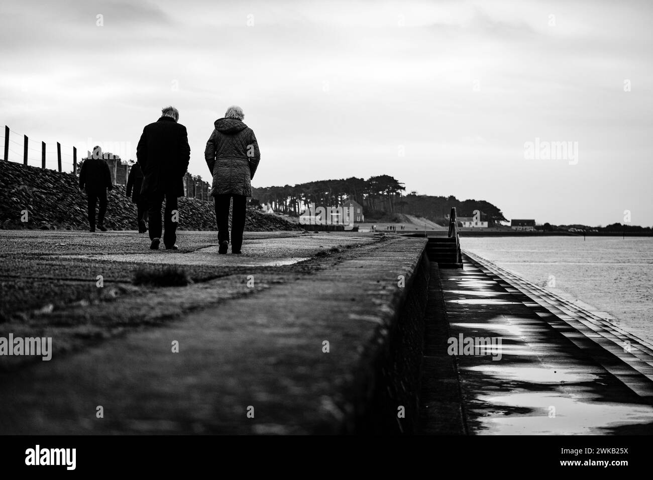 Walking sign uk Black and White Stock Photos & Images - Alamy
