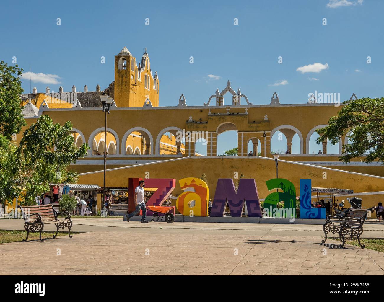 Izamal, Yucatan, Mexico "the yellow city Stock Photo - Alamy
