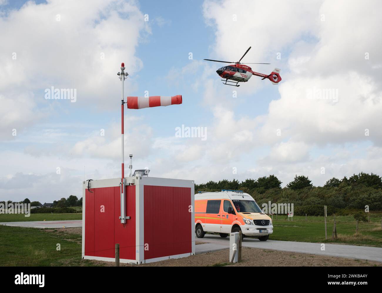 Rescue helicopter in action, Rettungshubschrauber und Notarzt im ...