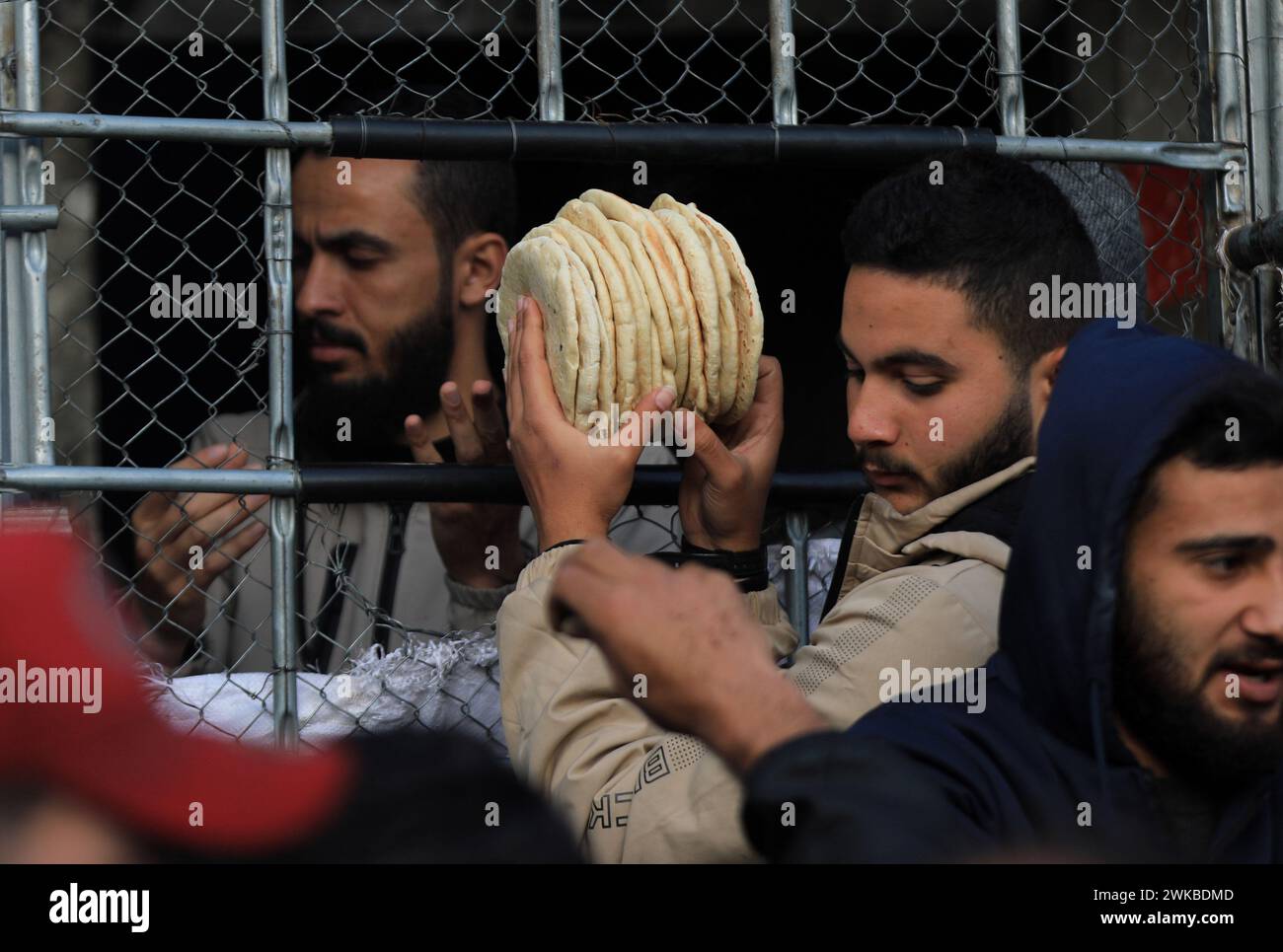 Gaza. 19th Feb, 2024. A Palestinian man holds pieces of bread in the ...