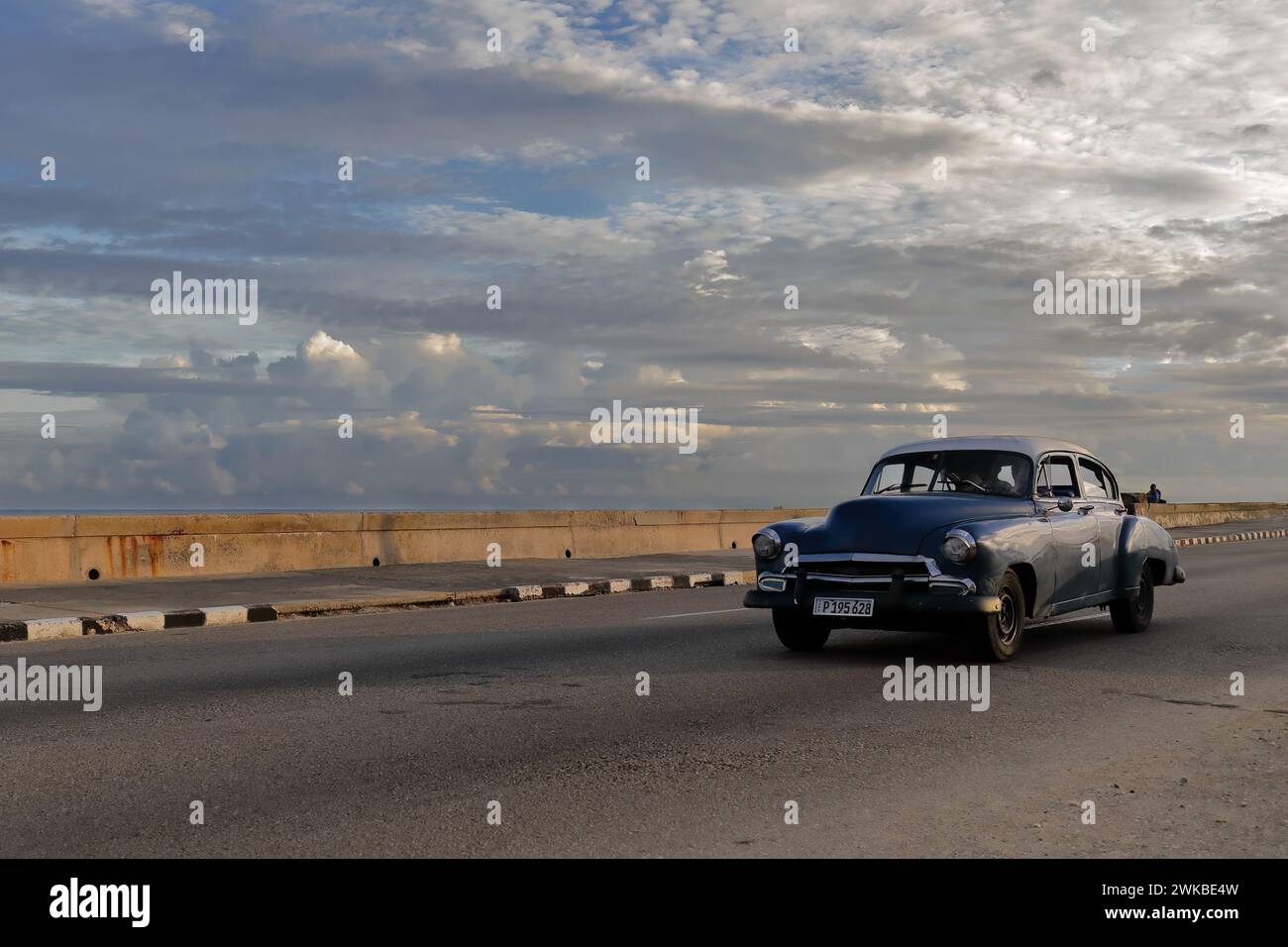 006 Old dark blue-white almendron car -yank tank, Chevrolet American ...