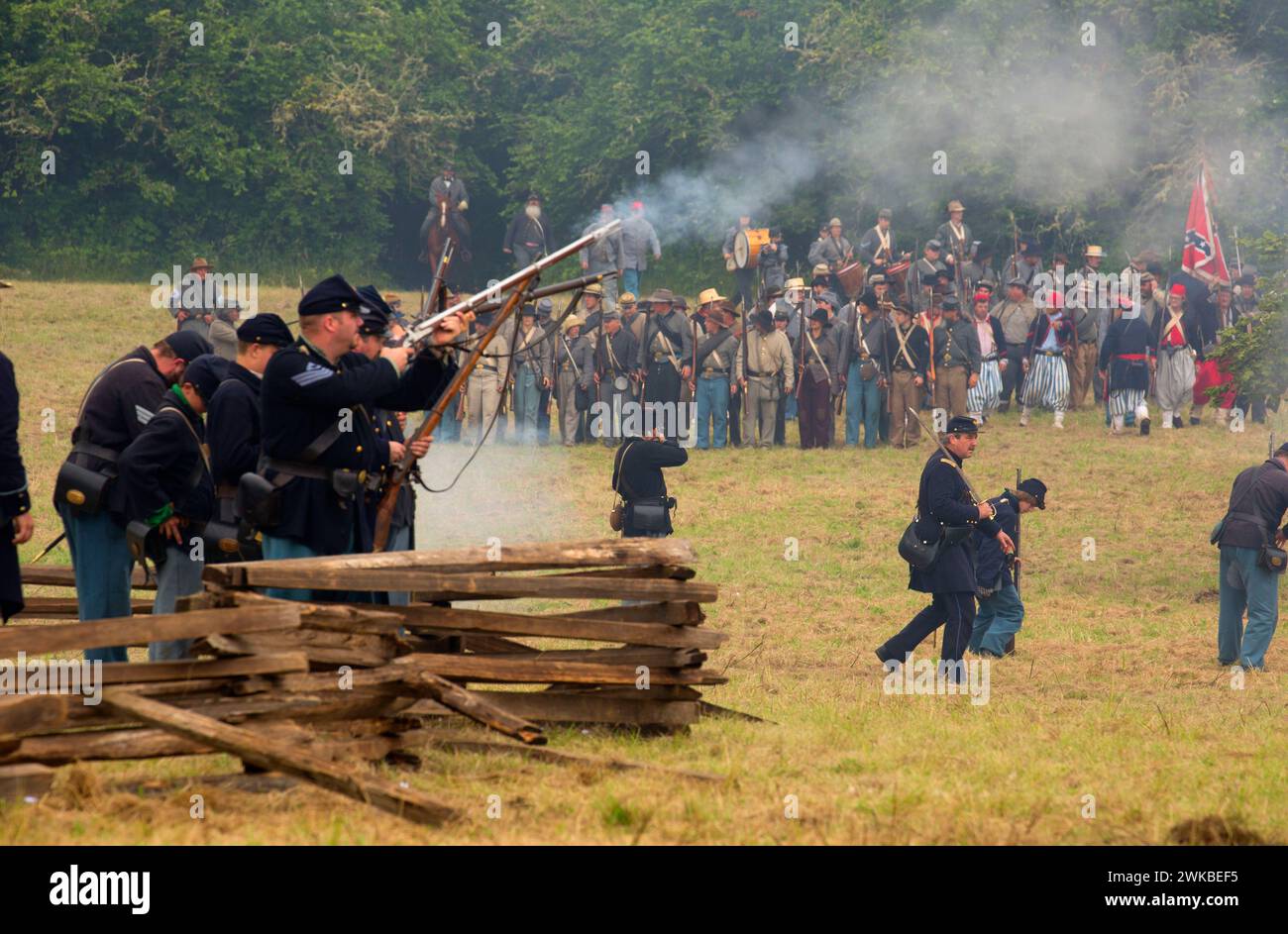 Union soldiers with confederates during battle re-enactment, Civil War ...