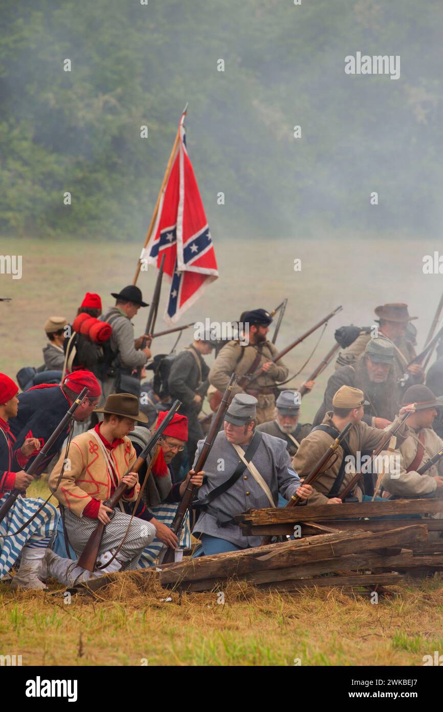 Confederate soldiers during battle re-enactment, Civil War Reenactment ...