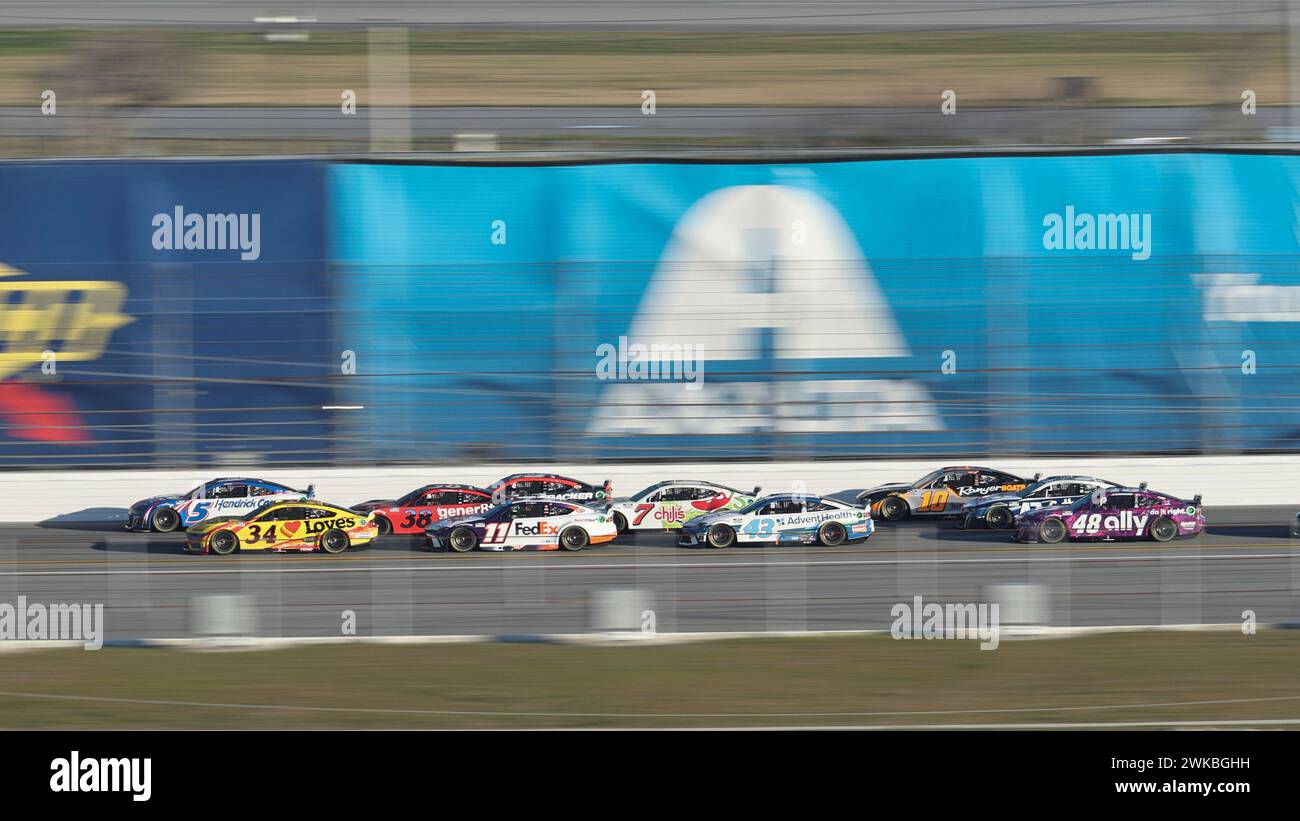 A group of cars led by Kyle Larson (5) and Michael McDowell (34) head ...